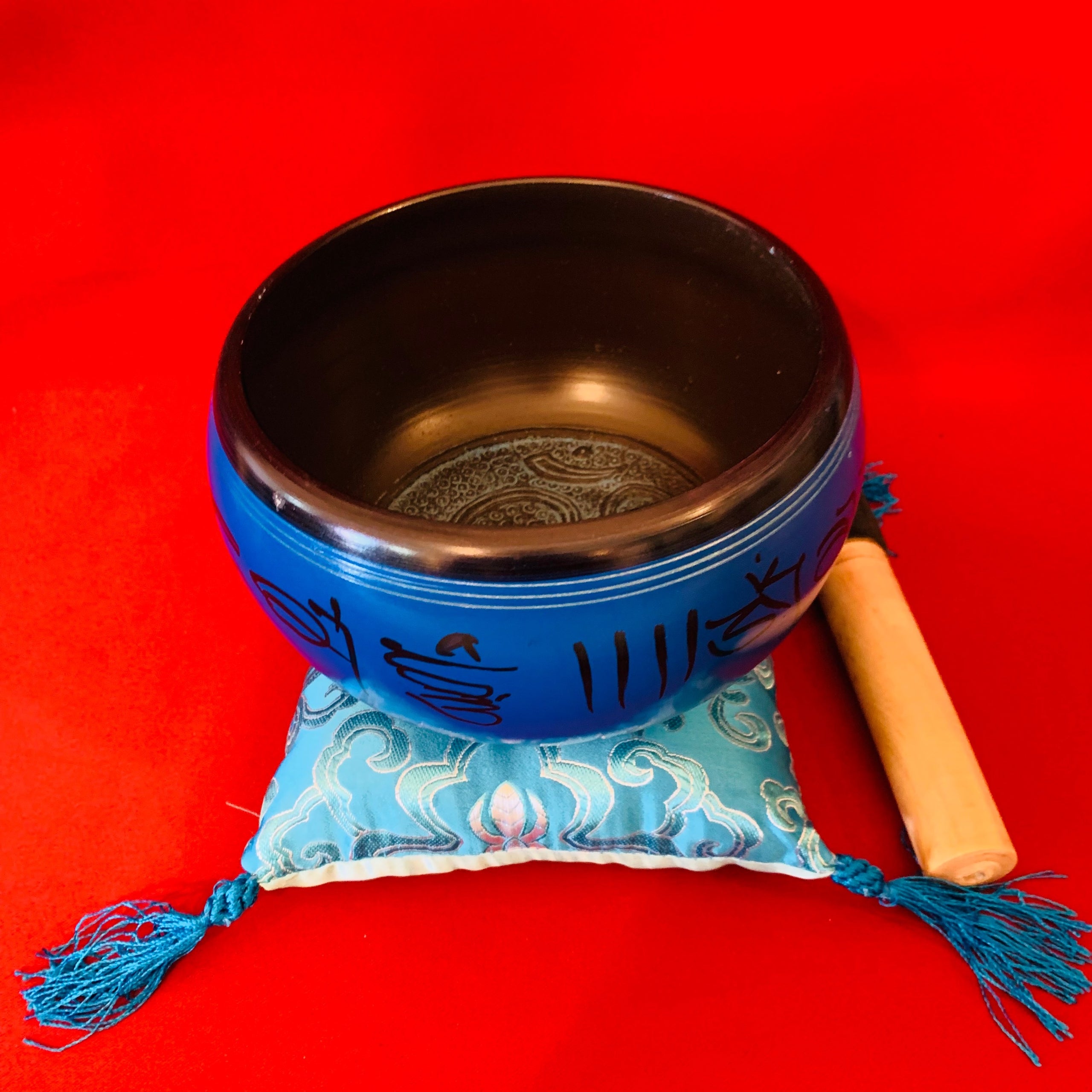 OM Singing Bowl Blue/Black, Crown Chakra | Buddha For You Gift Shop ...